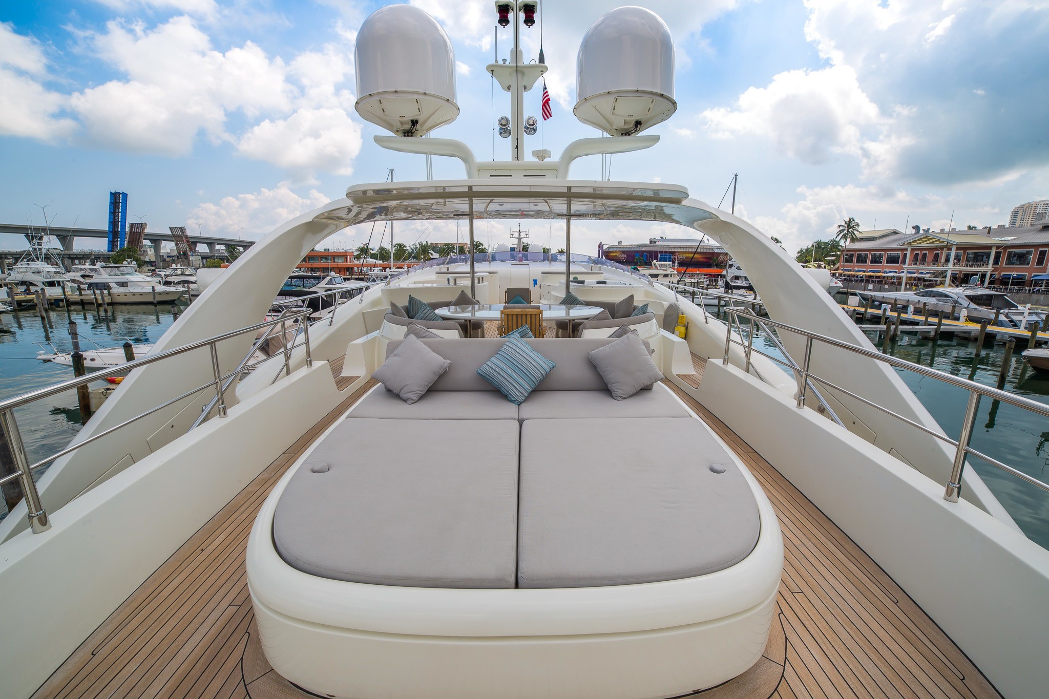 Yacht HAPPY HOUR, ISA | CHARTERWORLD Luxury Superyacht Charters